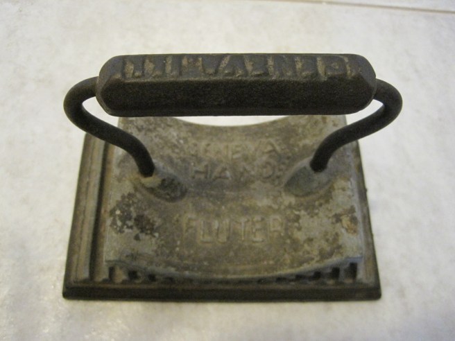 Cast Iron Crinkle Cutter Part I – The Quintessential Clothes Pen